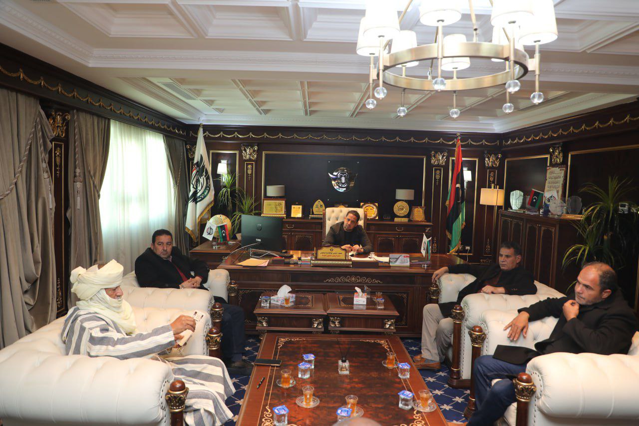 نائب رئيس الجهاز يجتمع بأعيان أوباري - جهاز دعم الاستقرار